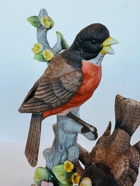 American Robin Ceramic Sculpture Figurine Musical Music Box 10" bird ...
