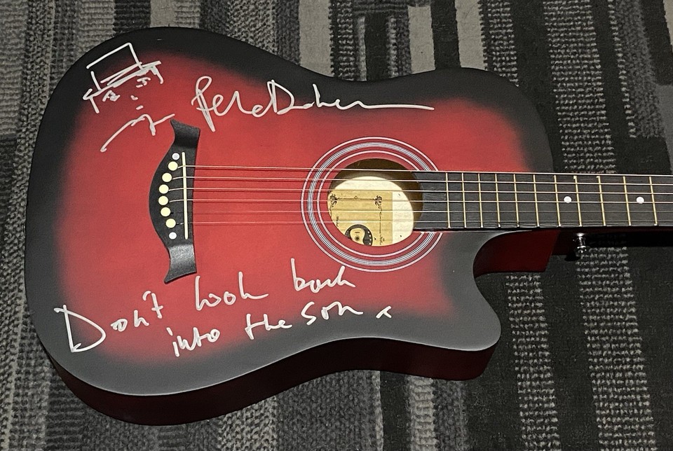 Pete Doherty SIGNED guitar - AUTOGRAPHED - PROOF - The Libertines ...