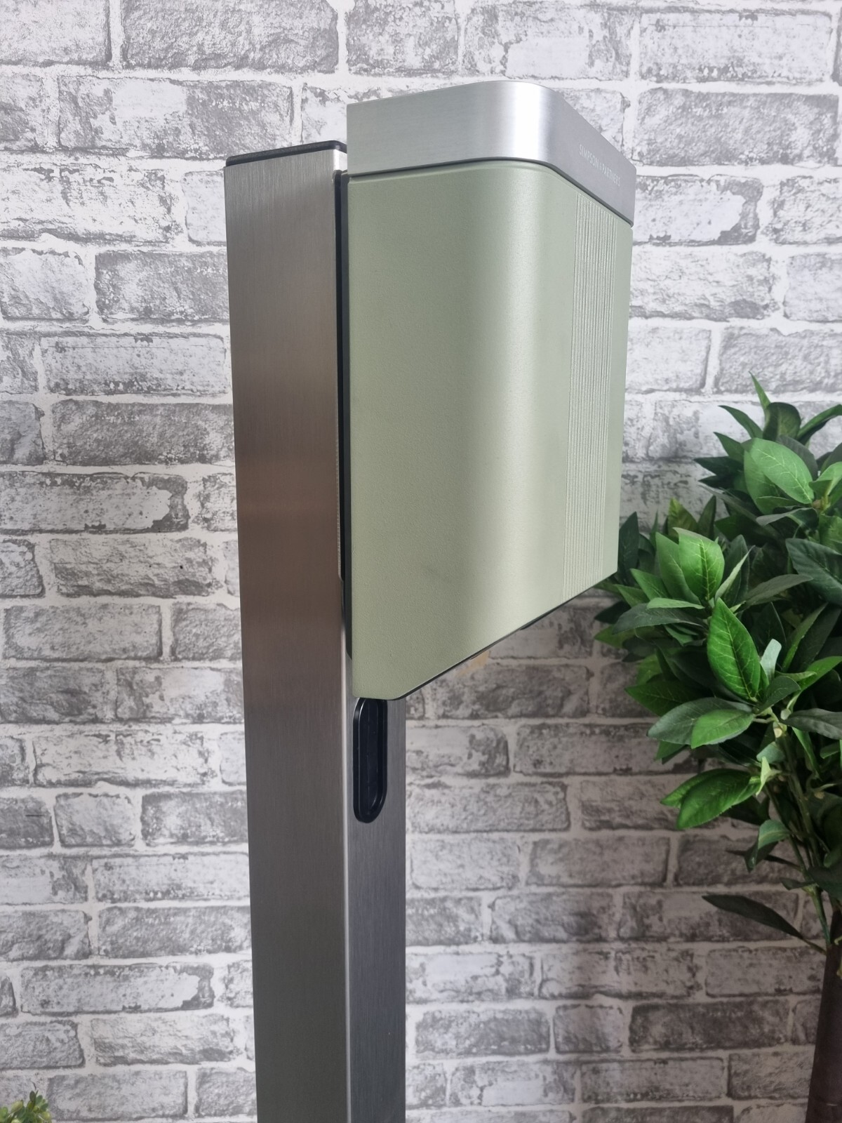 Simpson & Partners Stainless Steel EV Charger Mounting Post - sq/plinth ...