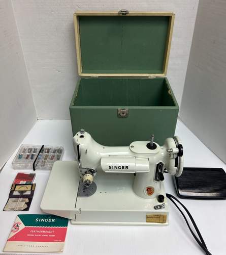 Singer 221K Featherweight Celery Green Sewing Machine w/ Case - Tested ...