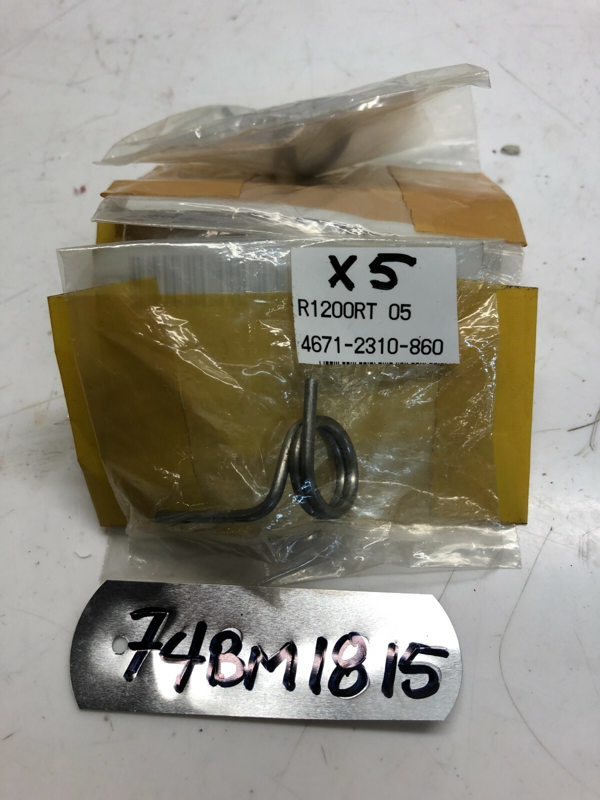 BMW R 1100 RS 1993 PEG RETAINER SPRING (X4) GENUINE OEM LOT74 74BM1815 ...