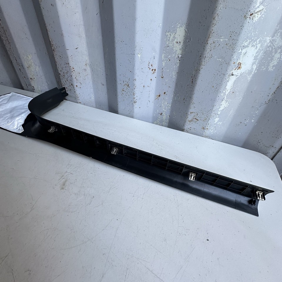 2015-2019 Chevrolet Corvette OEM Left Driver Side Carpet Retainer Jet ...