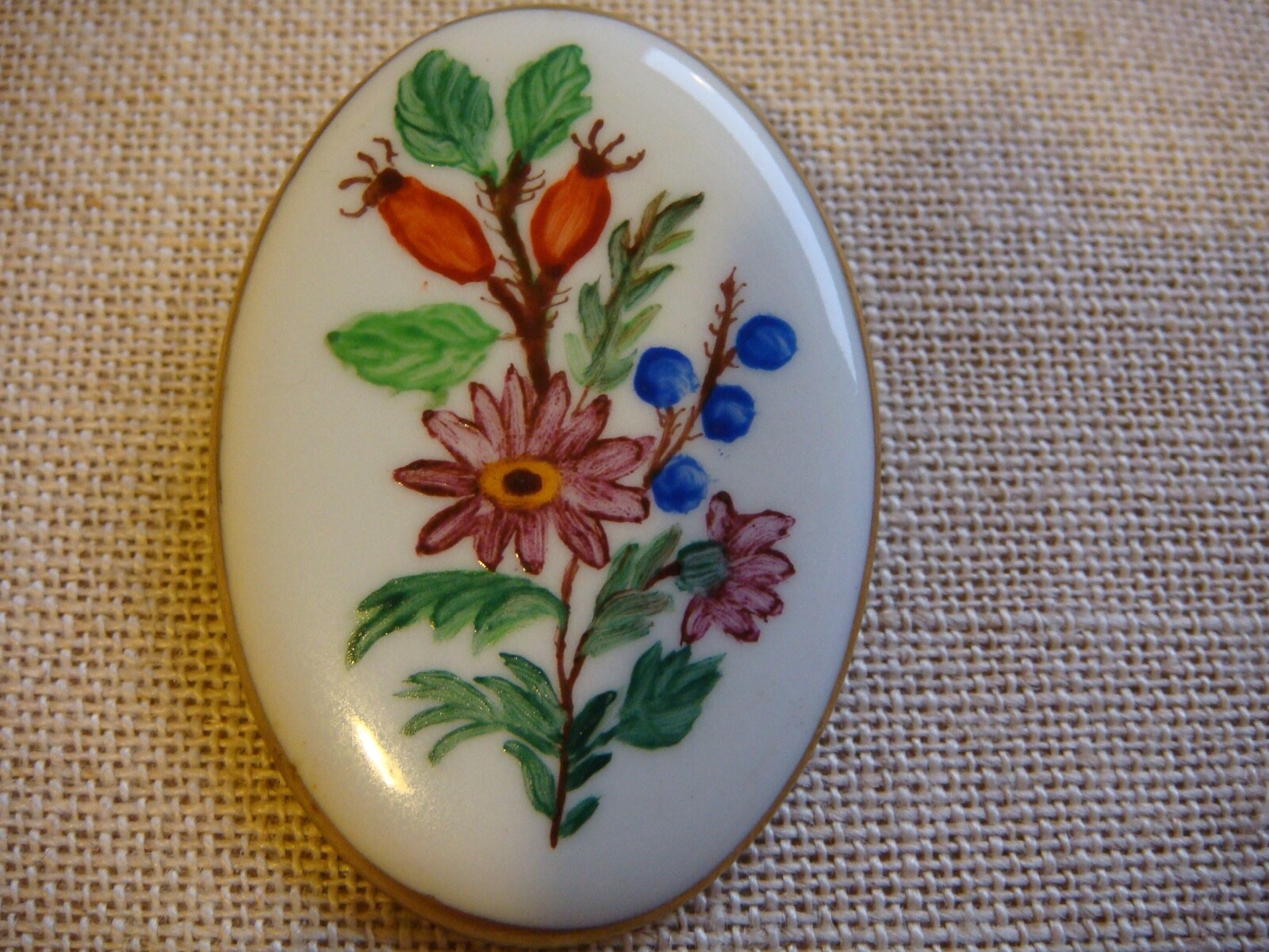 VINTAGE HAND PAINTED OVAL PORCELAIN PIN BROOCH FLOWER… - Gem