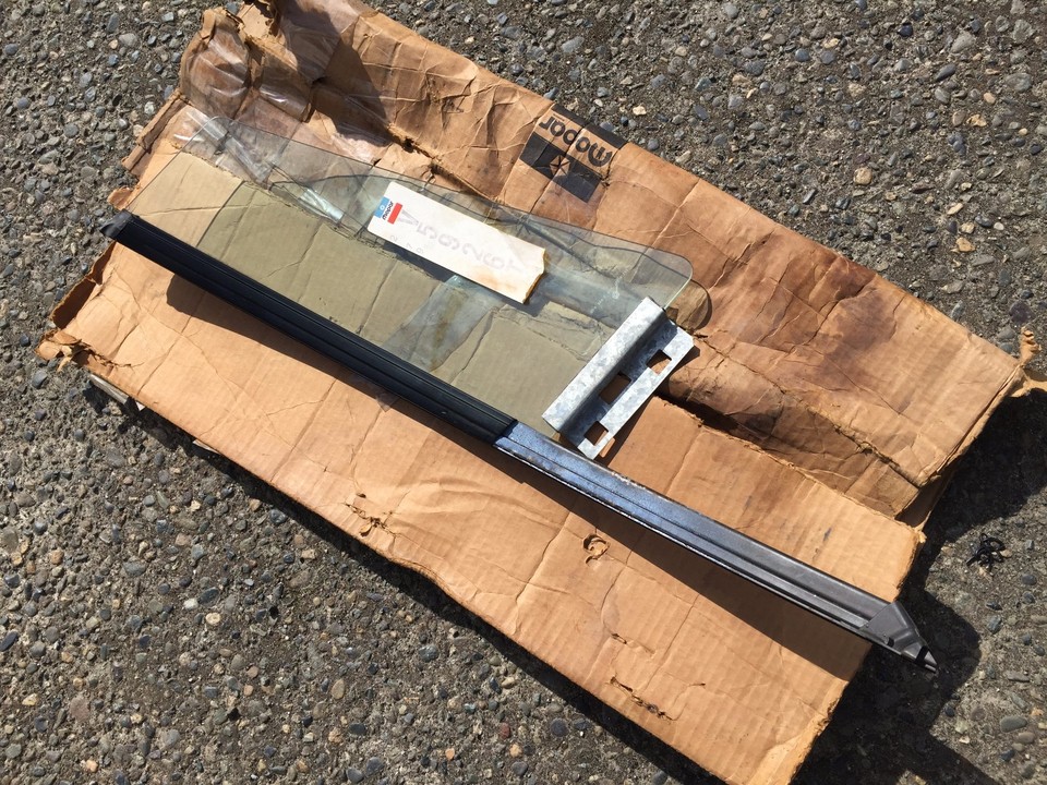 DODGE PLYMOUTH CHRYSLER NOS MOPAR RH FIXED DOOR GLASS & WSTRIP (TINT ...