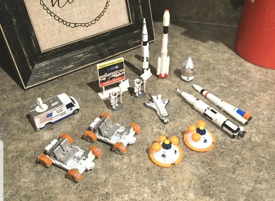 Lot of Vintage NASA Souvenirs - Rockets Astronauts Moon Buggies etc ...