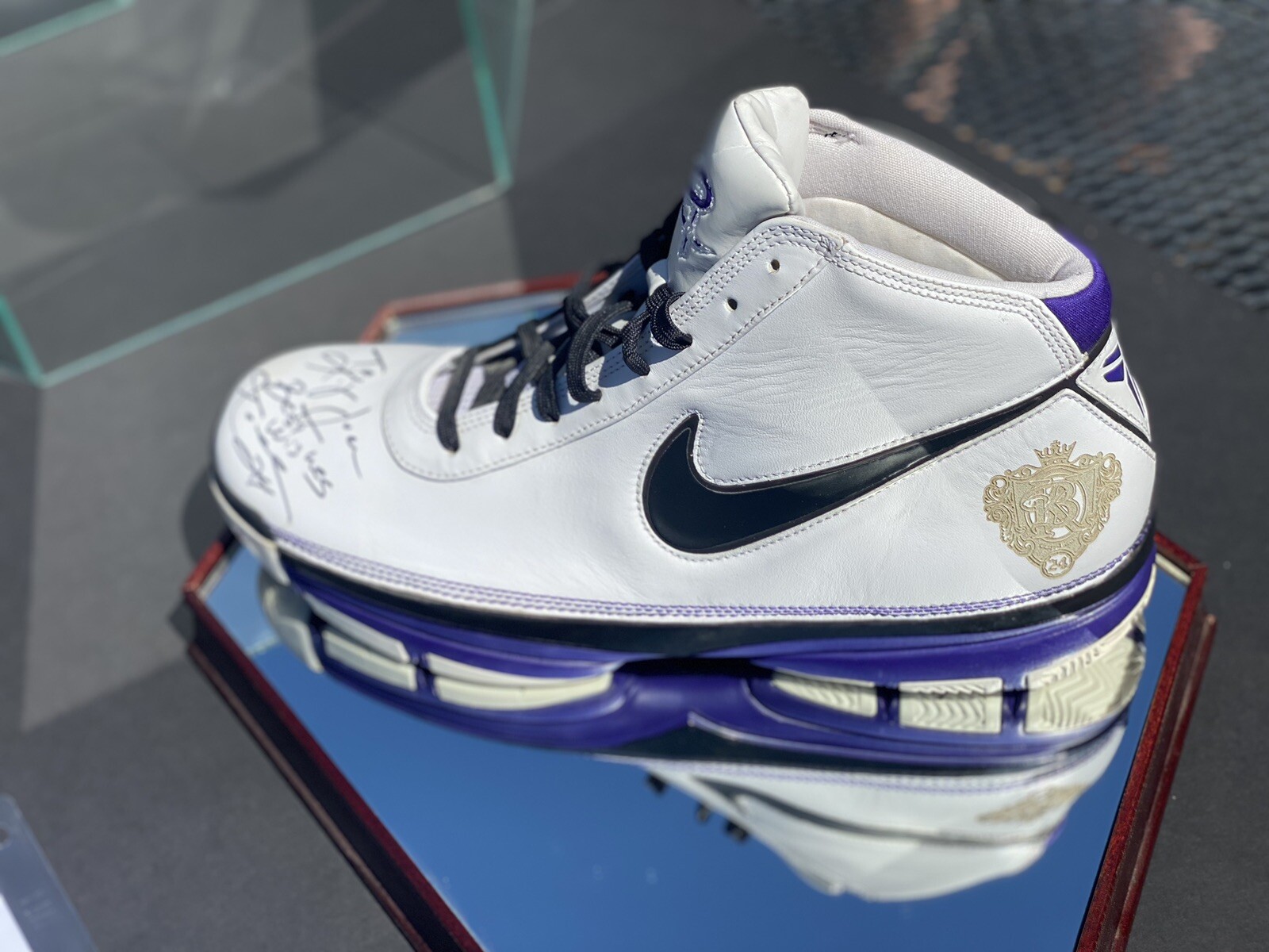 KOBE BRYANT Game Worn & Signed Custom 2007 Nike Zoom II Lite With ...