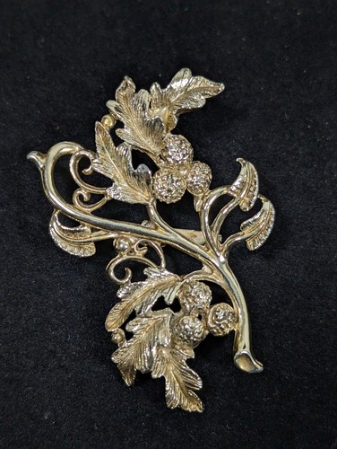 Vintage Gold Tone oak Tree Leaf Acorn Branch Pin Brooch Fall Autumn | eBay