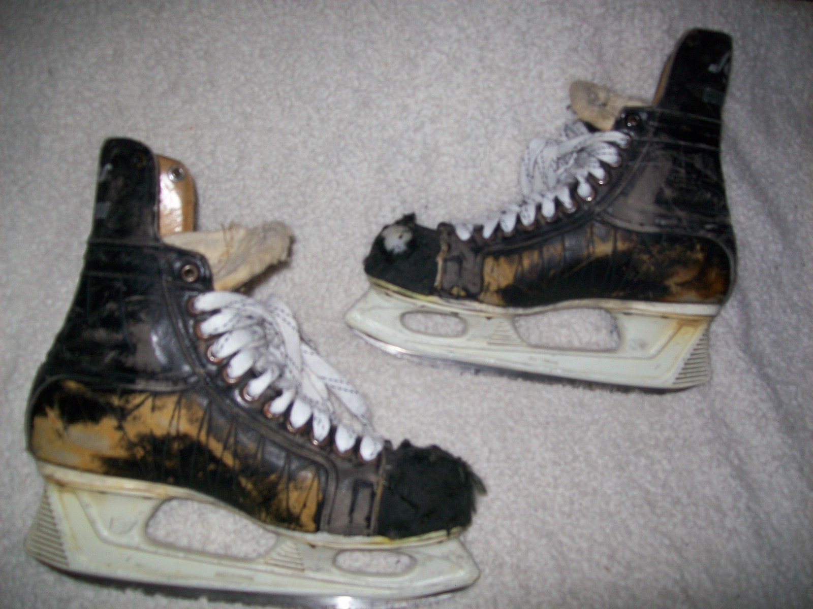 VINTAGE COOPER ROOS ICE HOCKEY SKATES GREAT DISPLAY OR COULD STILL USE ...