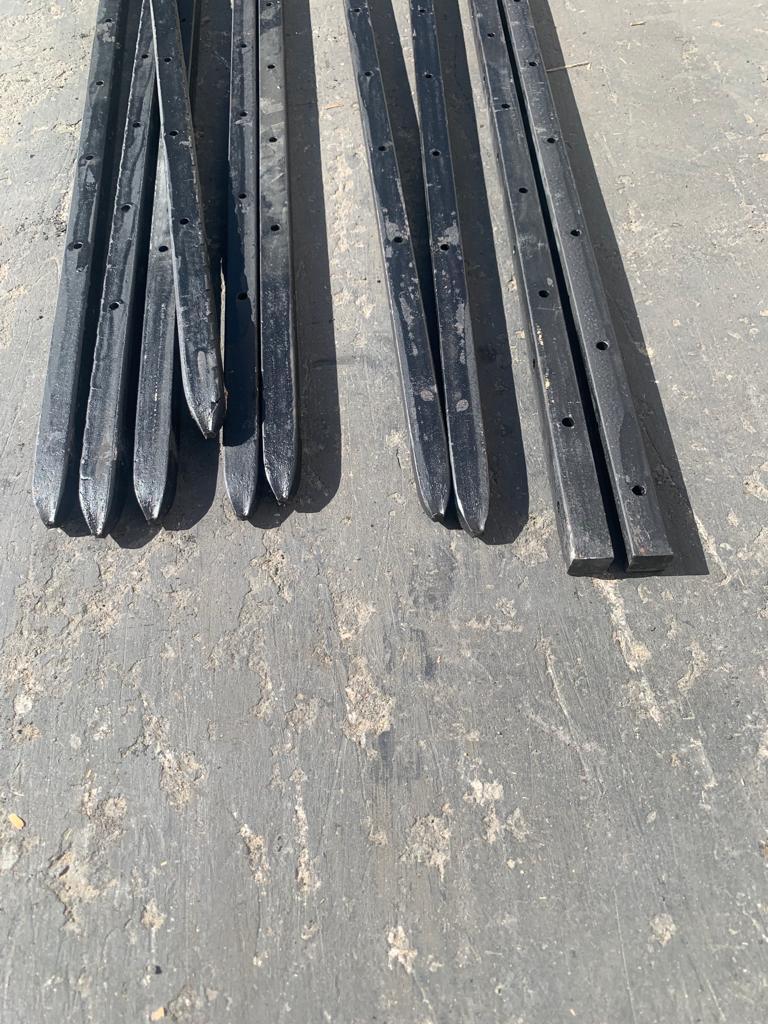 Sandbaggy 36" Square Steel Concrete Form Stakes with Nail Holes - Rust ...