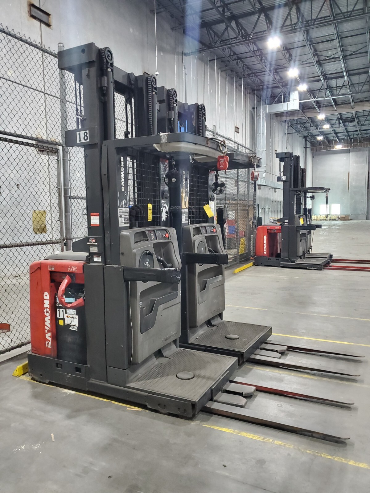 RAYMOND ORDER PICKER MODEL 550-OPC30TT ELECTRIC LIGHTLY USED | eBay