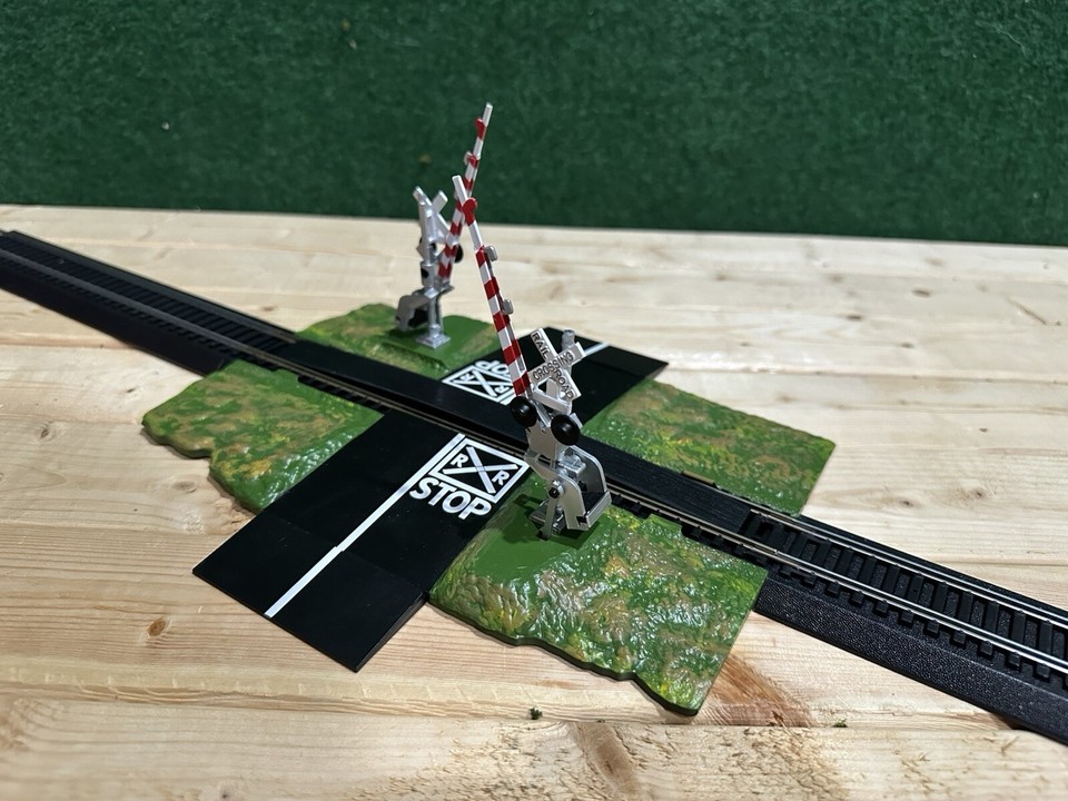 Bachmann Ho Scale Level Crossing For Model Trains | eBay