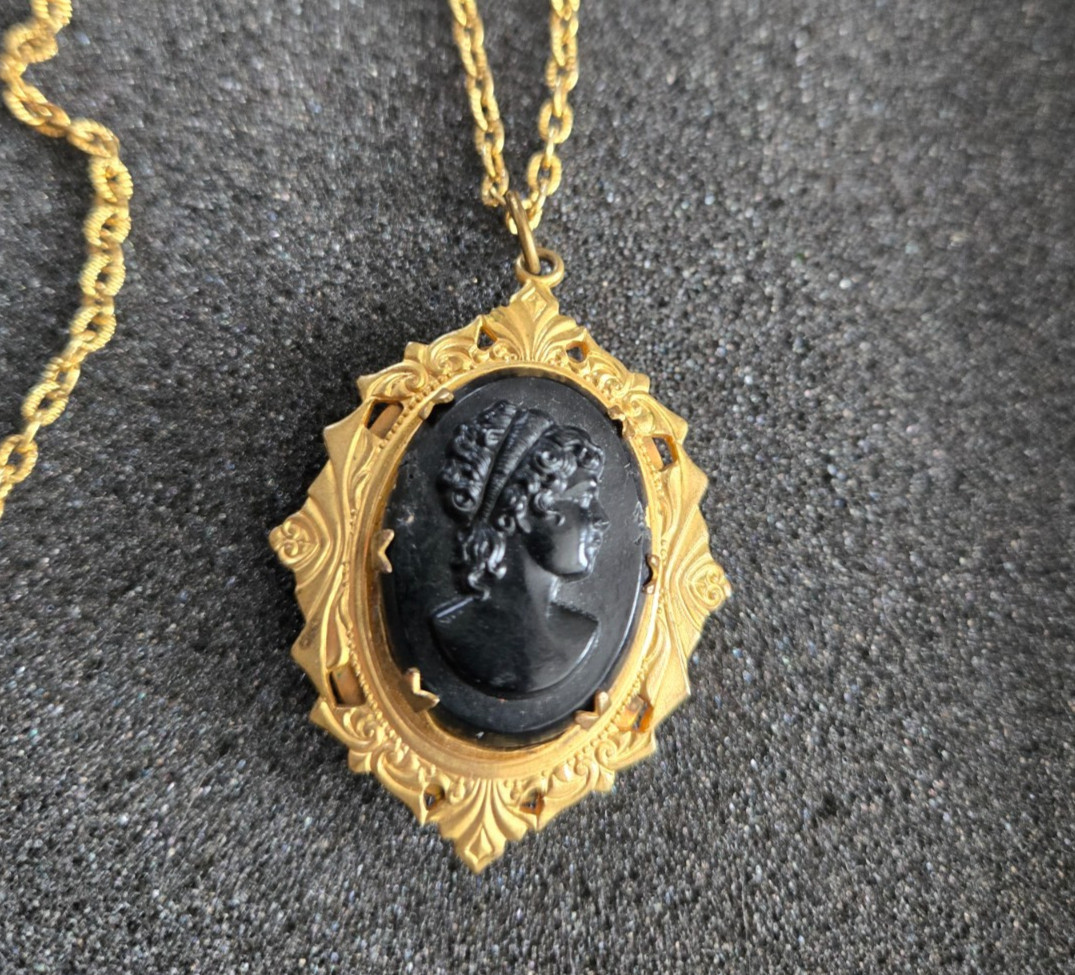 Vintage Cameo Locket Pendant Necklace Black Cameo Mou… - Gem