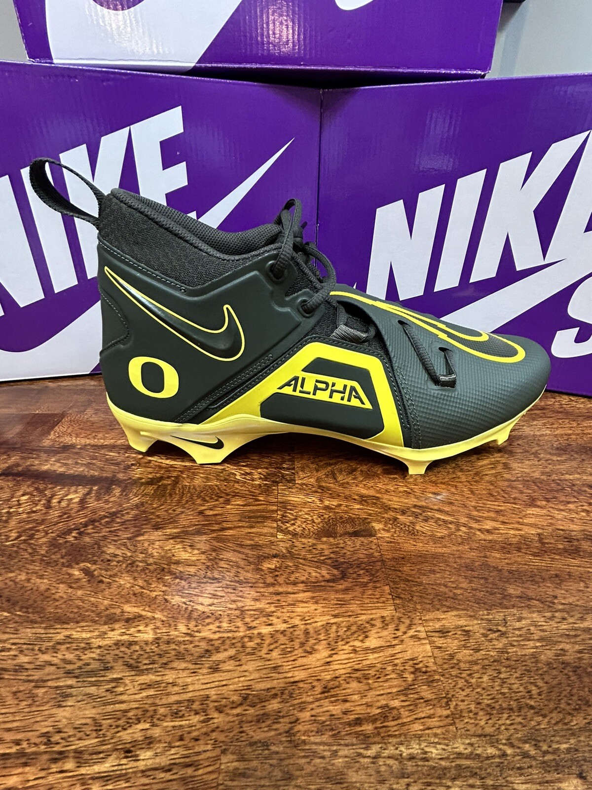 Nike Oregon Ducks PE Alpha Menace Elite 3 Team Issued SZ 13.5 W ...