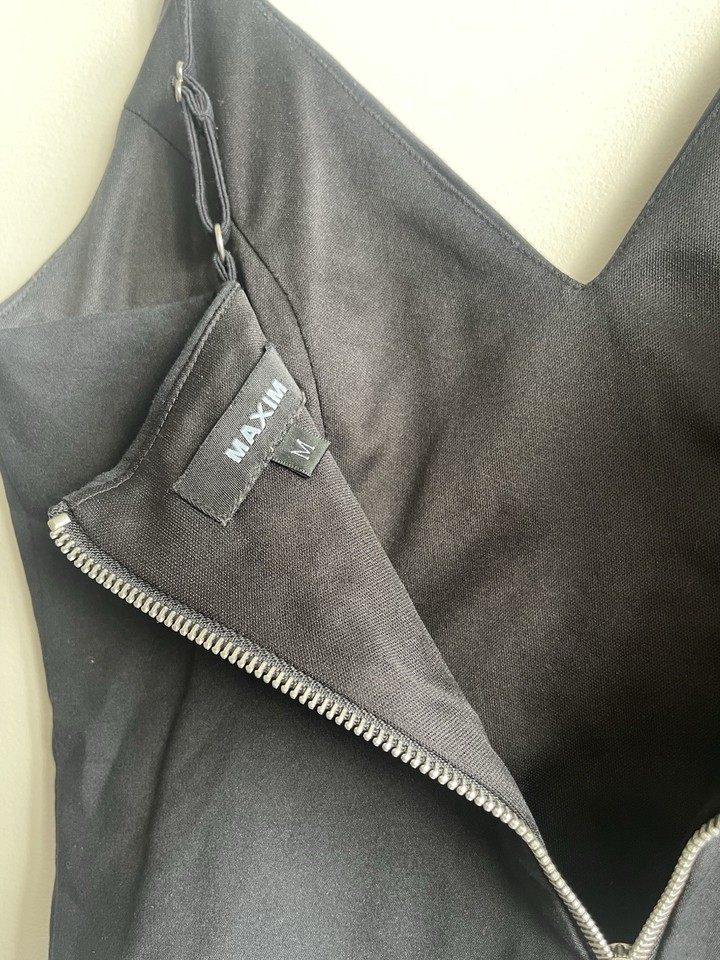 Maxim Women’s Black V Neck Fitted Crop Top Singlet Tank Zip Back (size ...