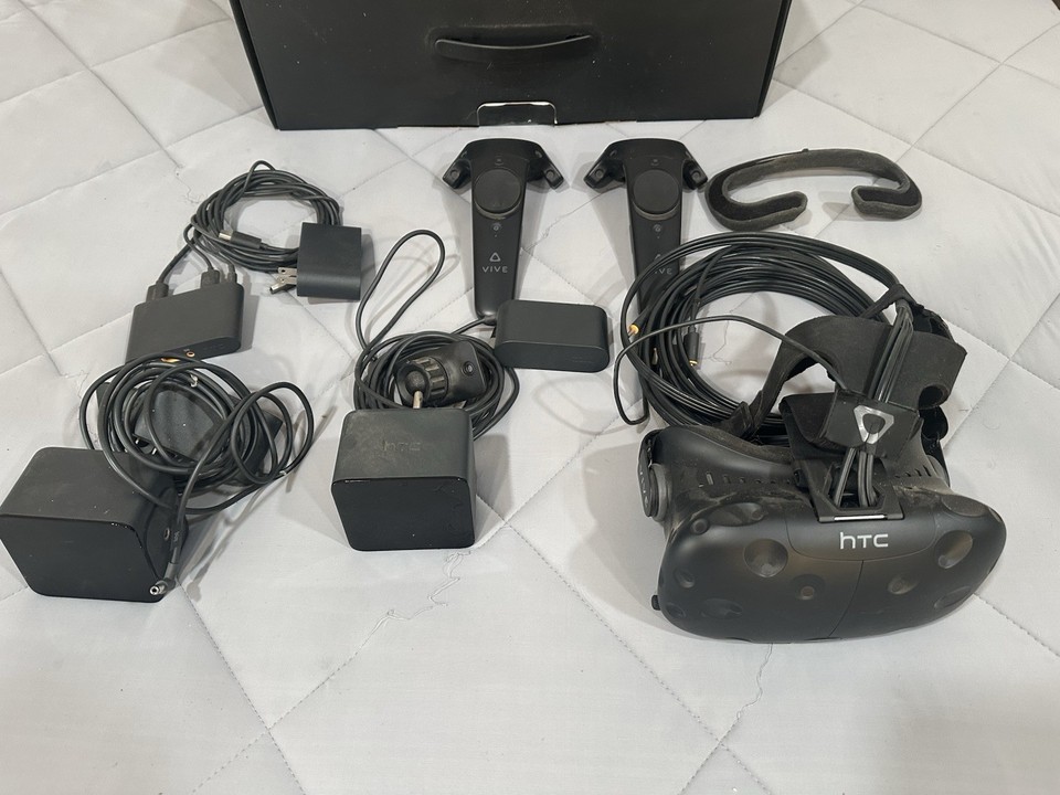 HTC Vive VR Headset Complete Set Full Kit System Steam VR PC Virtual ...
