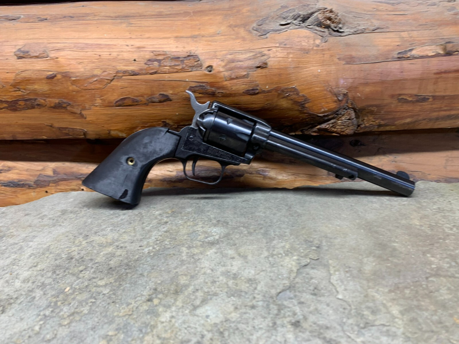 HERITAGE ARMS ROUGH RIDER GRIPS Standard Size .22 & .22 MAG models ...
