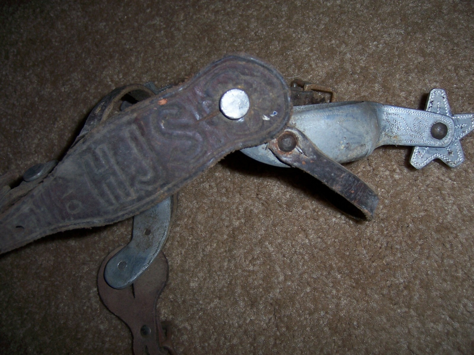 ANTIQUE SPURS LEAF AND FLORAL ROCKER ENGRAVING STRAP MARKED HJS MAKER ...