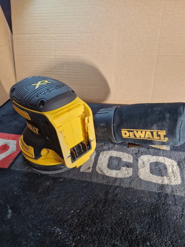 DeWalt DCW210 18 Volt Palm Sander. Good Working Order and in Good ...