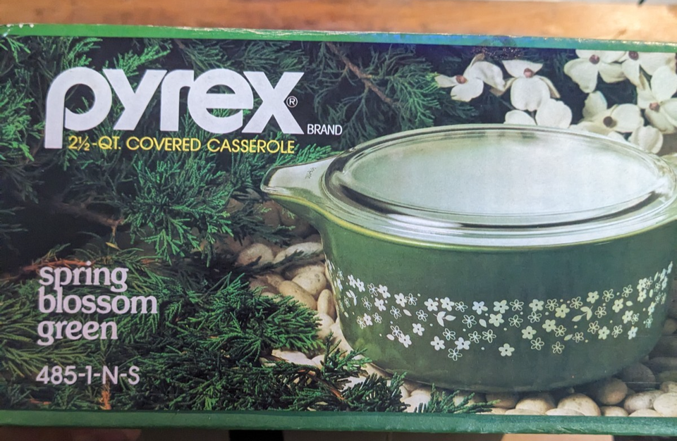 VINTAGE PYREX SPRING BLOSSOM GREEN 2.5 QT COVERED CASSEROLE NEW IN BOX ...