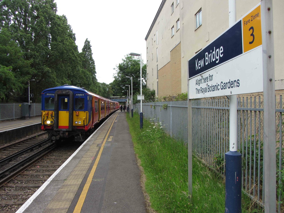 Kew Bridge Station To Kew Gardens | Fasci Garden