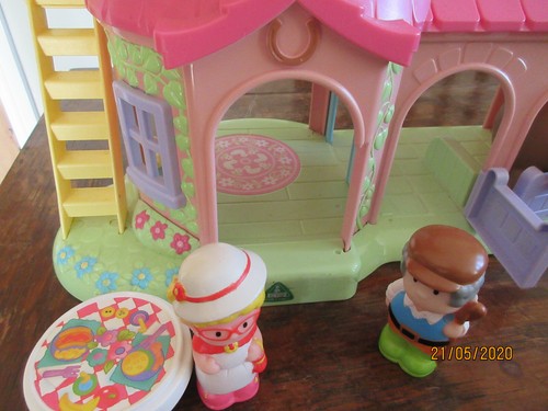 ELC HAPPYLAND WINDMILL FARM STABLE SOUND HOUSE FURNITURE 5X PLAYFIGURES ...