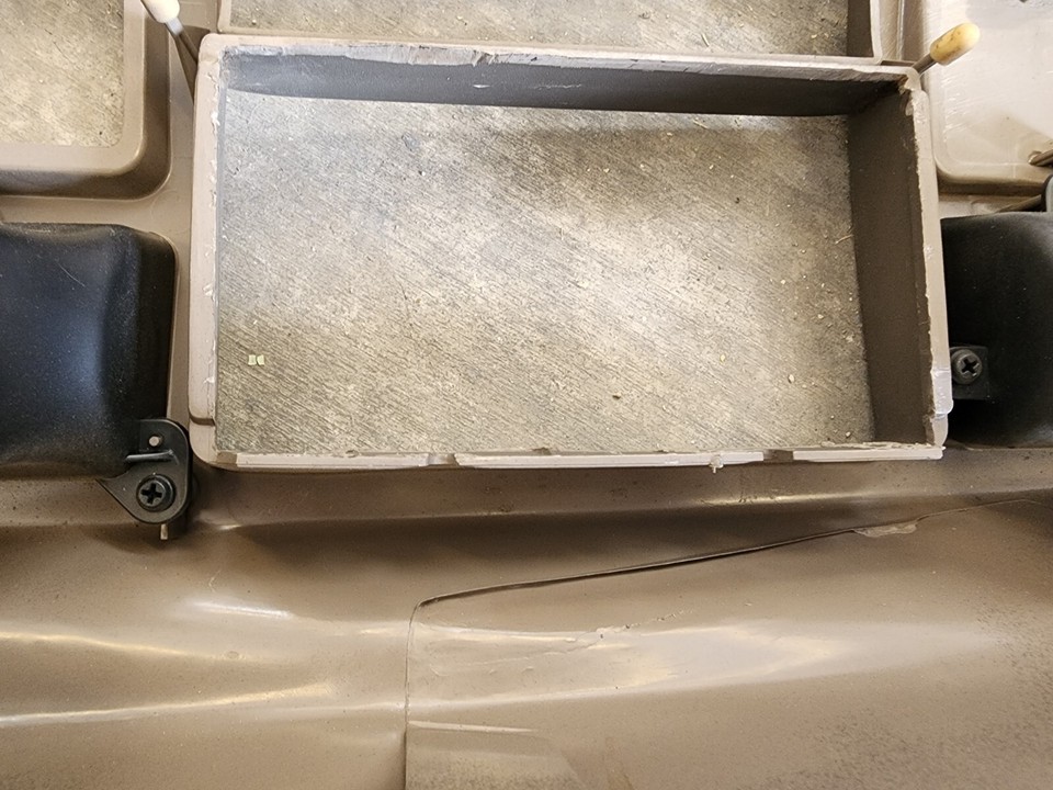 2004 FORD EXCURSION EDDIE BAUER DASH BEZEL TRIM PANEL w/vent TAN YC35 ...