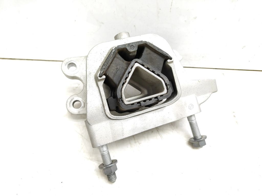 Opel Corsa-E (F) 50kWh 2022 Right Side Engine mounting bracket ...