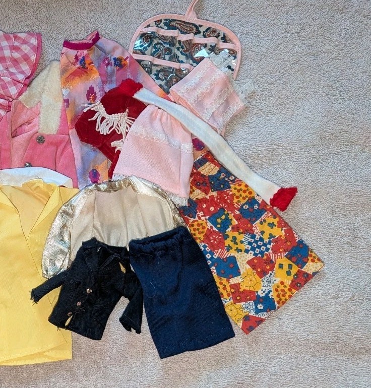 18 Pc. Mixed Lot Vintage Contemporary Barbie, Friends And Clones ...