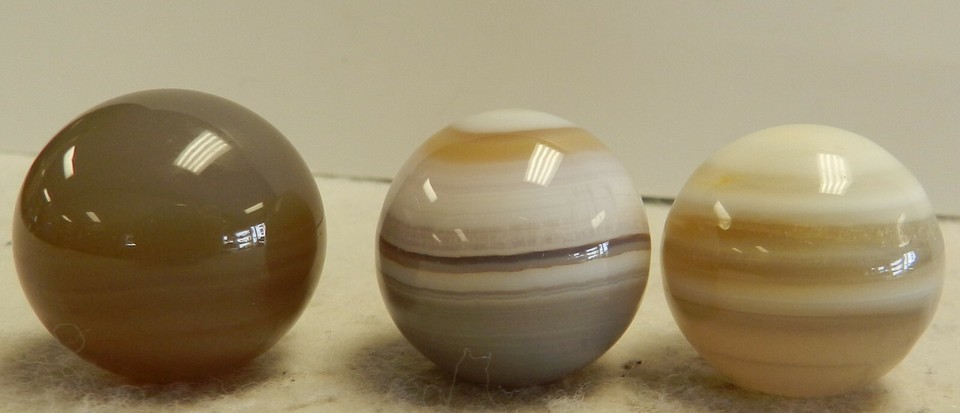 #14059m 3 Larger .92 to .96 In Likely Modern Machine Made Stone Shooter ...