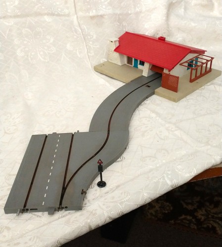 Triang Minic Motorway - bungalow and track | eBay UK