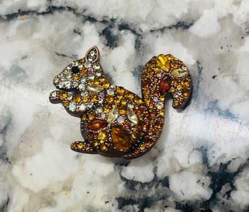 Adorable little Heidi Daus copper Crystal Squirrel brooch | eBay