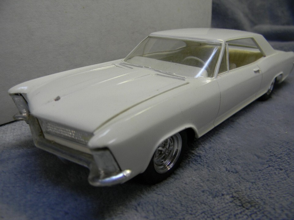 1/24 1965 AMT ORIGINAL ISSUE BUICK RIVIERA HARDTOP ANNUAL WHITE MODEL ...