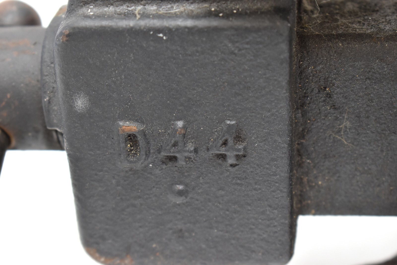 Columbian D44 Swivel-Base Bench Vise - 4 Inch Jaws /Pipe Jaws / 3 x 3 ...