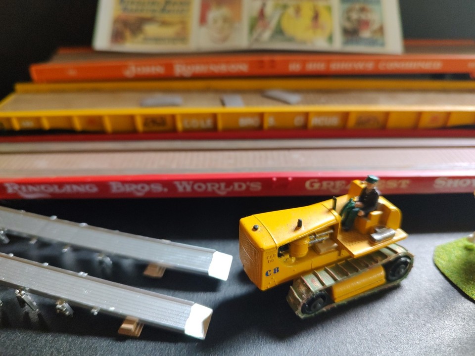 HO CIRCUS TRAIN WAGON Unloading - 3 Flat Cars, Crawler, Horse Team, Run ...