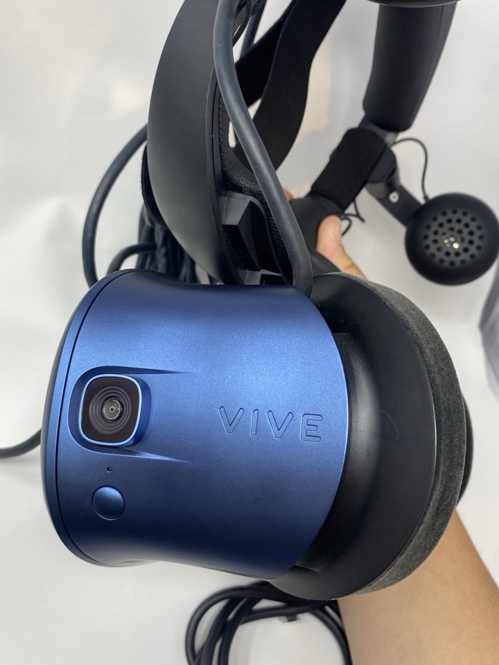 HTC Vive Cosmos VR Headset With Controllers HeadPhones Adapter All ...