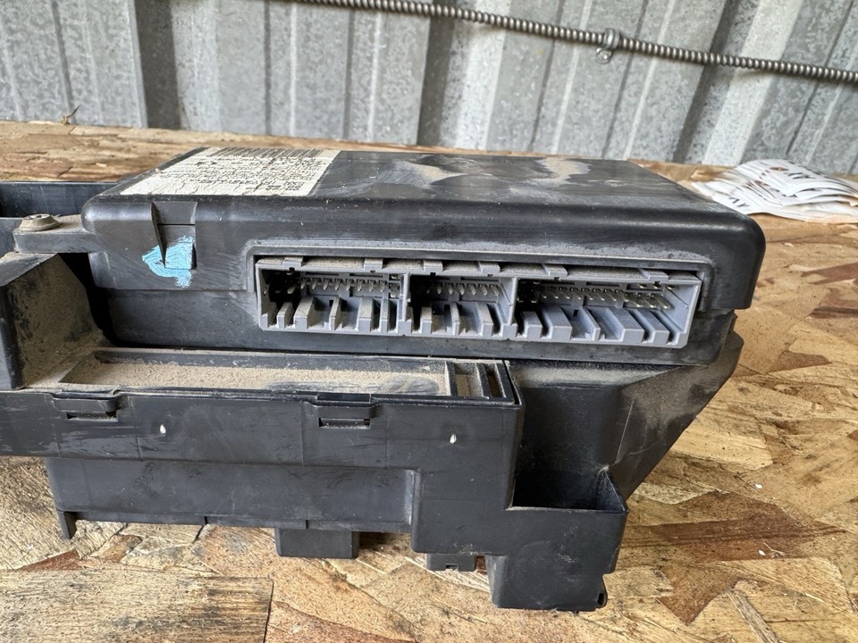 1999-2001 Ford F350 7.3L Powerstroke fuse box GEM Module F81B-14067-EE ...