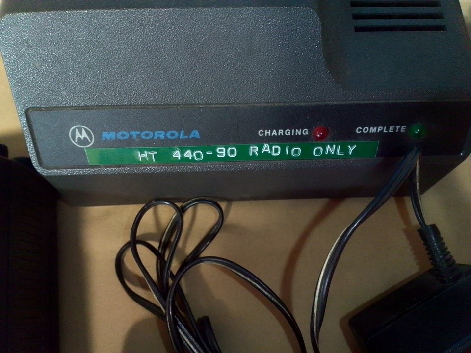 2 Motorola HT440 Handie Talkie FM Radio H34LCU6144A W/ 2 Chargers ...