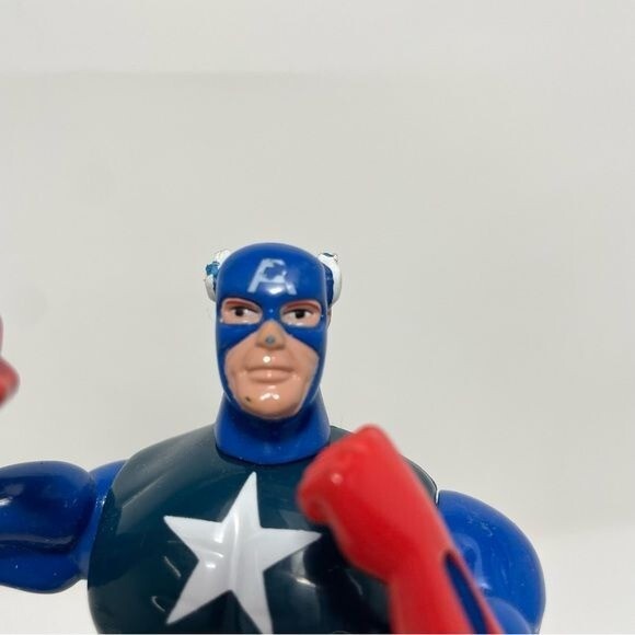 VTG Marvel Handheld Toy Captain America with Shield 2001 MAXX Figurine ...