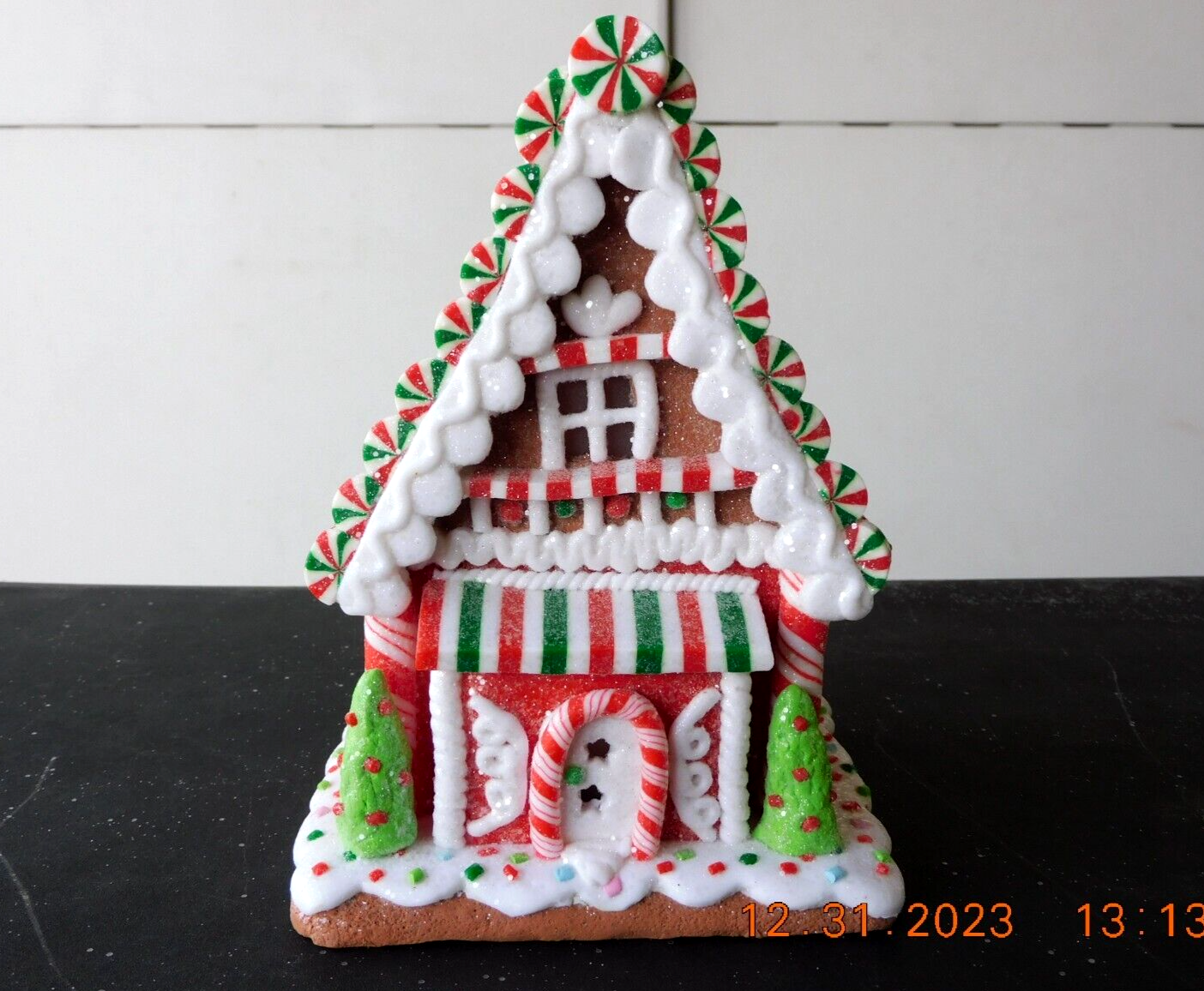 NWT Trimsetter Gingerbread House Light Up LED Small Red House 7.1" Tall ...