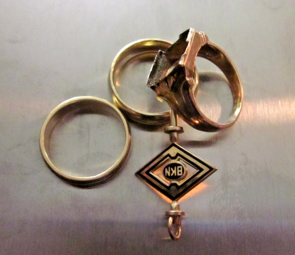 Scrap gold lot, 3.87 grams 18k, 11.69 14k, 2.31 grams 10k, 17.87 grams ...