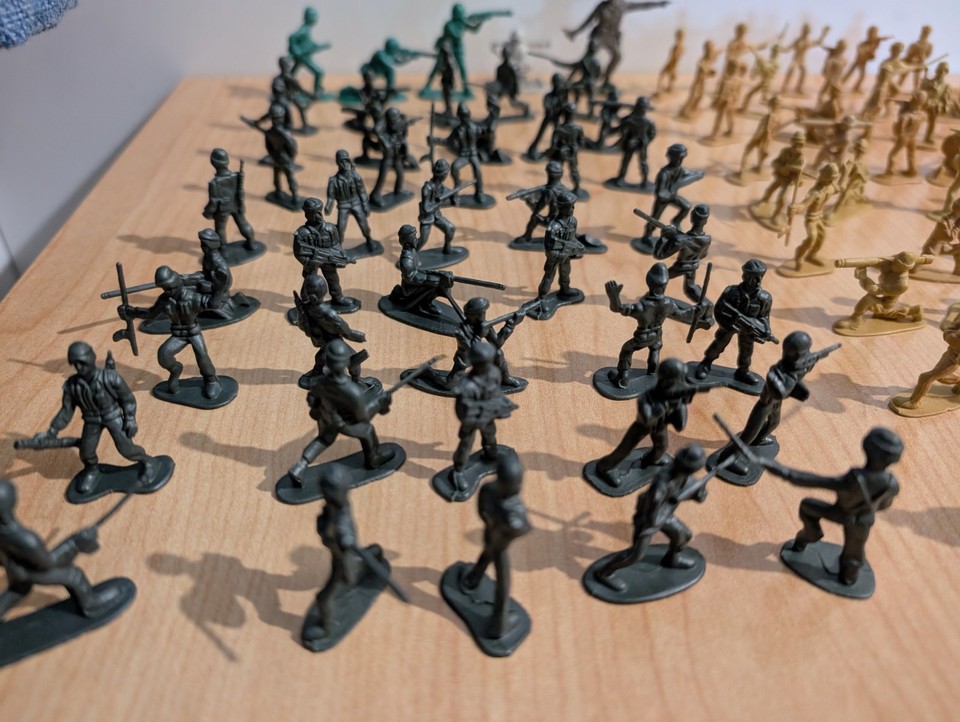 Army Men Figure Bundle (90+ Pieces) Miniature Military Soldiers Job Lot ...