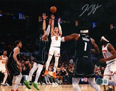 Donte DiVincenzo Signed New York Knicks 8x10 Photo Beckett Witness BAS ...
