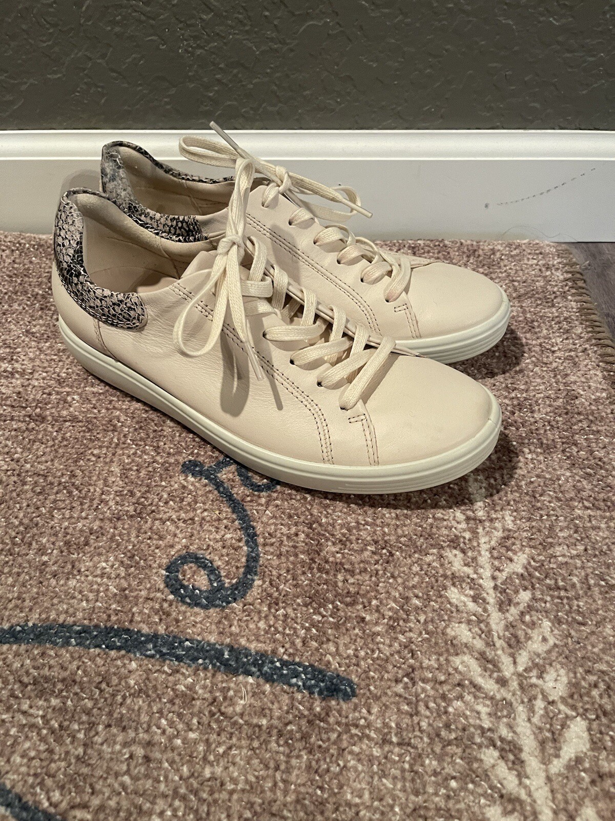 Ecco sneakers 9-9.5 cream with animal skin print - Gem
