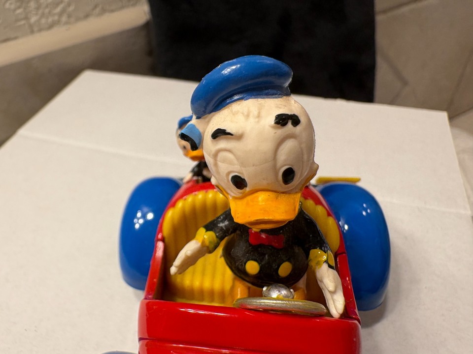 VINTAGE PAPERINO POLITOYS No. 554 WALT DISNEY DONALD DUCK CAR W/NEPHEWS ...