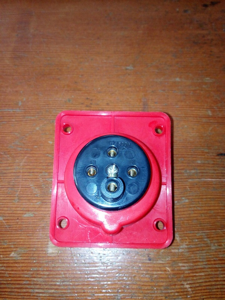 Female CEE Three-Phase Socket 3 P+T Flush-Mount with 4-Hole Fixing ...