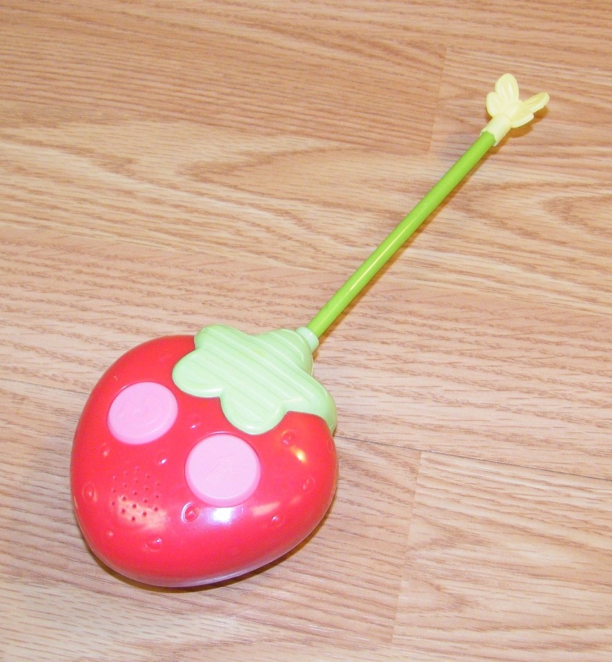 Genuine Hasbro Strawberry Shortcake 2009 (19279) Remote Control & Car ...