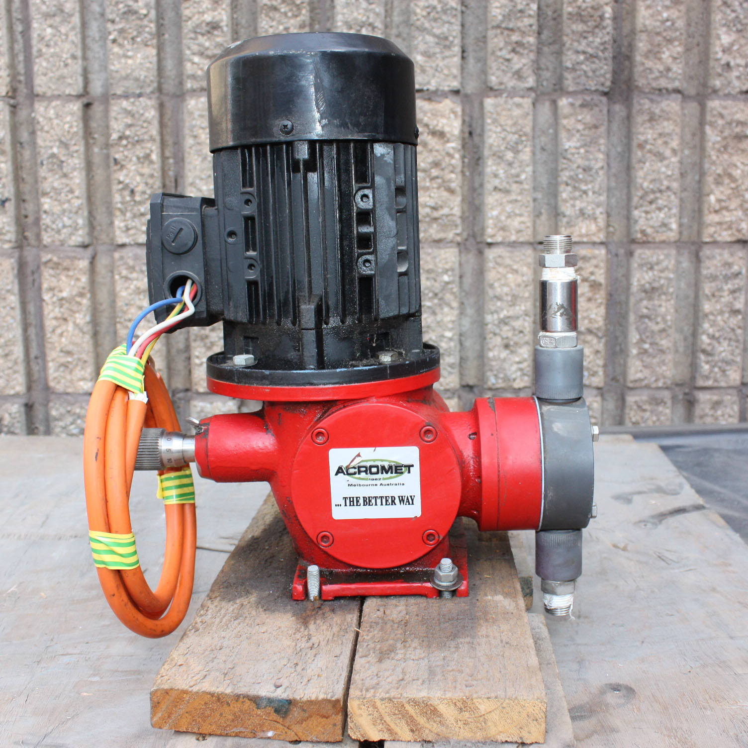 Acromet Chemical Metering Pump 2501-002 6.4 l/h Pressure rating 1400 ...