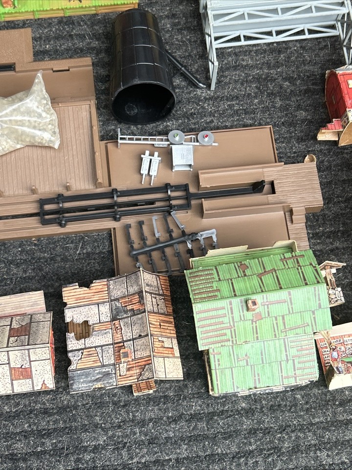 Vintage HO Gauge Scale Train Tyco AHM Vehicles Buildings Layout Display ...