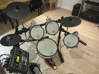 Roland TD-8 V-Drum electronic drum kit with mesh heads inc. kick pedal ...