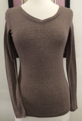 Active Basic American Brand Women's L/S V-Neck Shirt Size M Brown ...